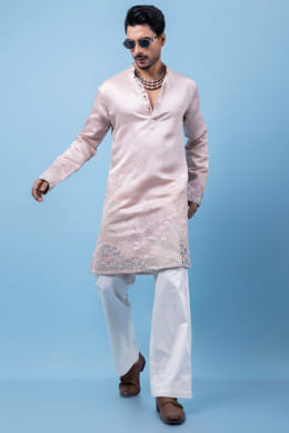 Buy Pastel pink embroidered kurta set by Paarsh Atelier at Aashni and Co