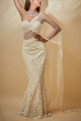 Buy White draped mermaid sari set by Prémya by Manishii at Aashni and Co