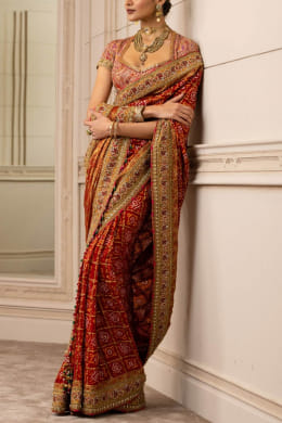Buy Red handloom sari set by Tarun Tahiliani at Aashni and Co