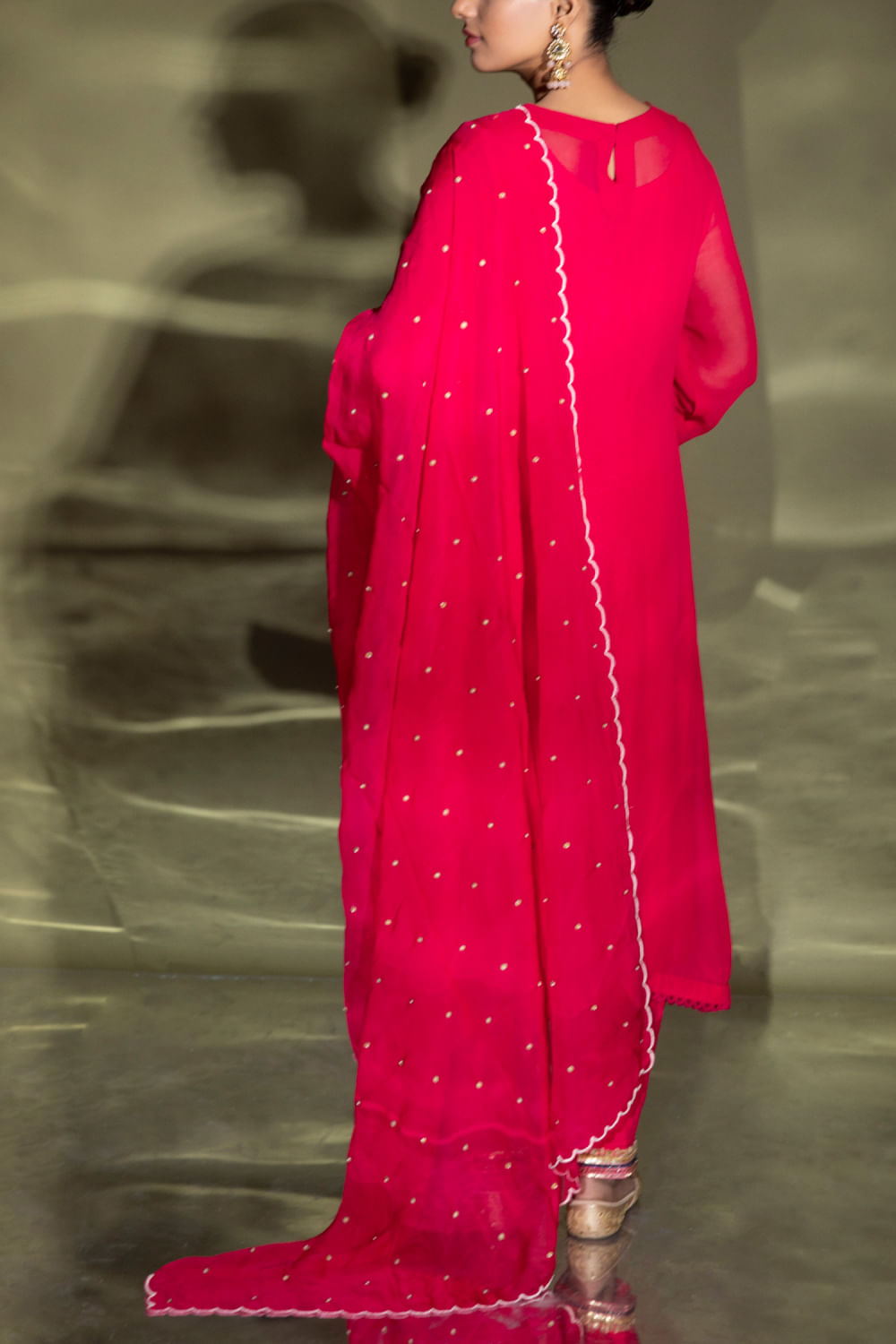 Buy Cherry red floral embroidery kurta set by Miku Kumar at Aashni and Co