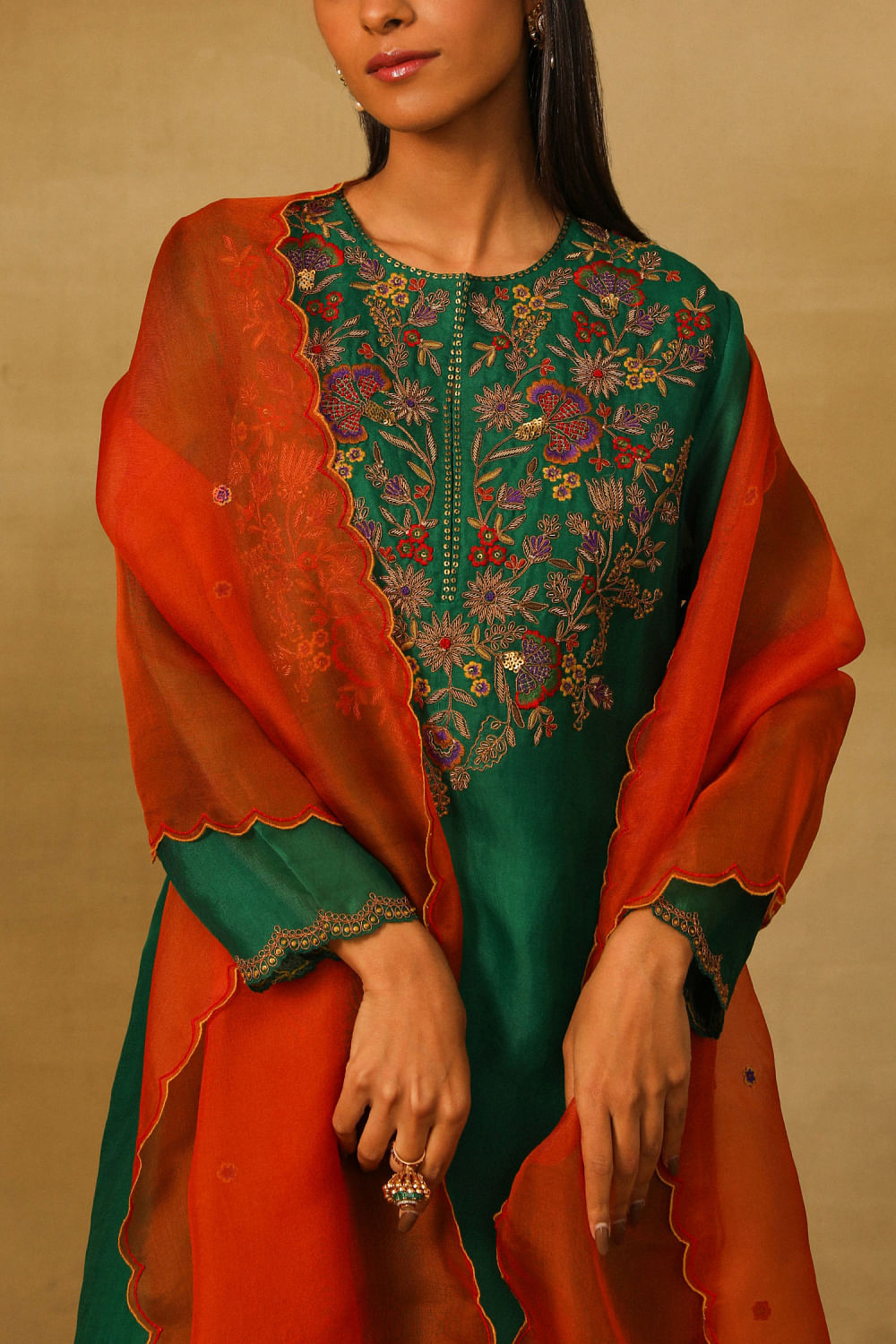 Buy Green floral embroidery kurta set by Neha Poddar at Aashni and Co Buy Green floral embroidery kurta set by Neha Poddar at Aashni and Co