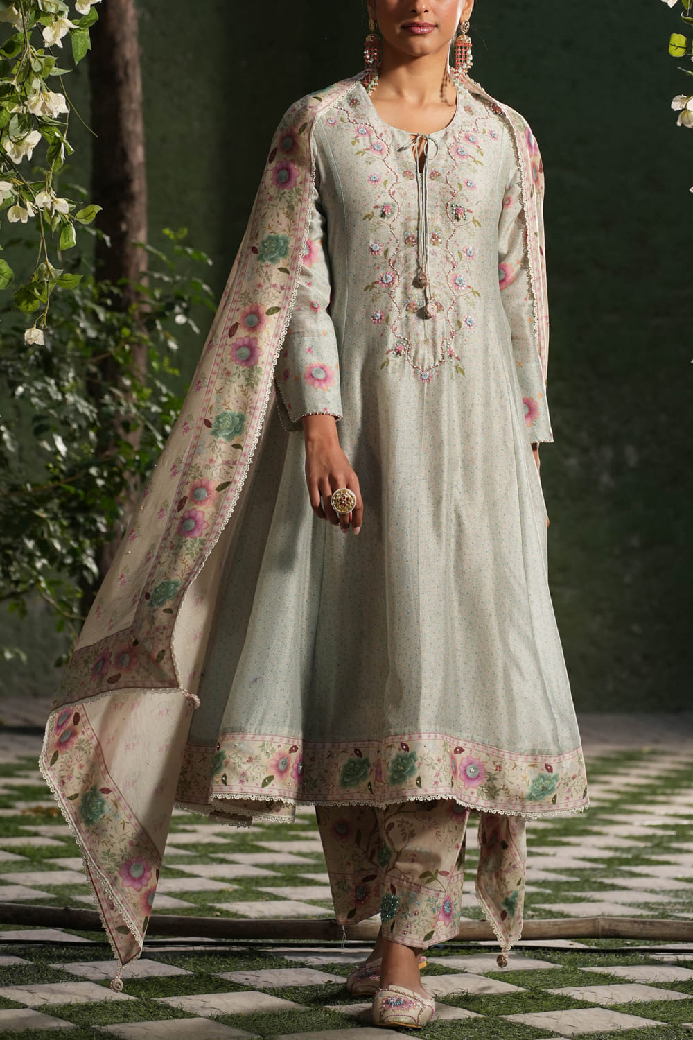 Buy Ivory floral embroidered kalidar kurta set by Niti Bothra at Aashni ...