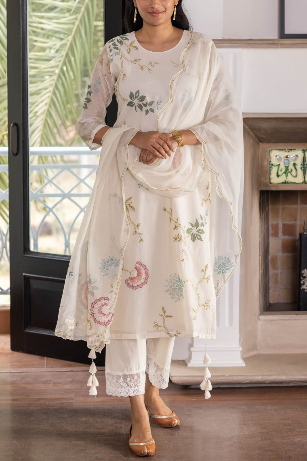 Buy Pearl floral embroidery kurta set by Vaayu at Aashni and Co