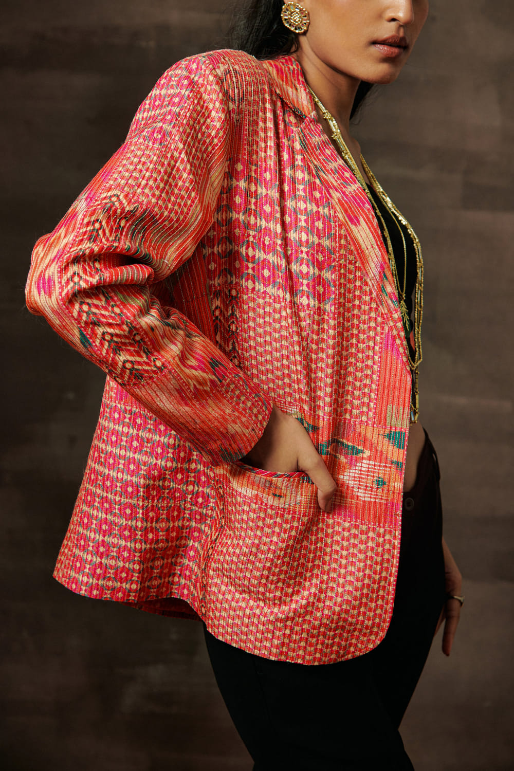 Buy Pink artisanal and geometric print blazer by Saundh at Aashni and Co