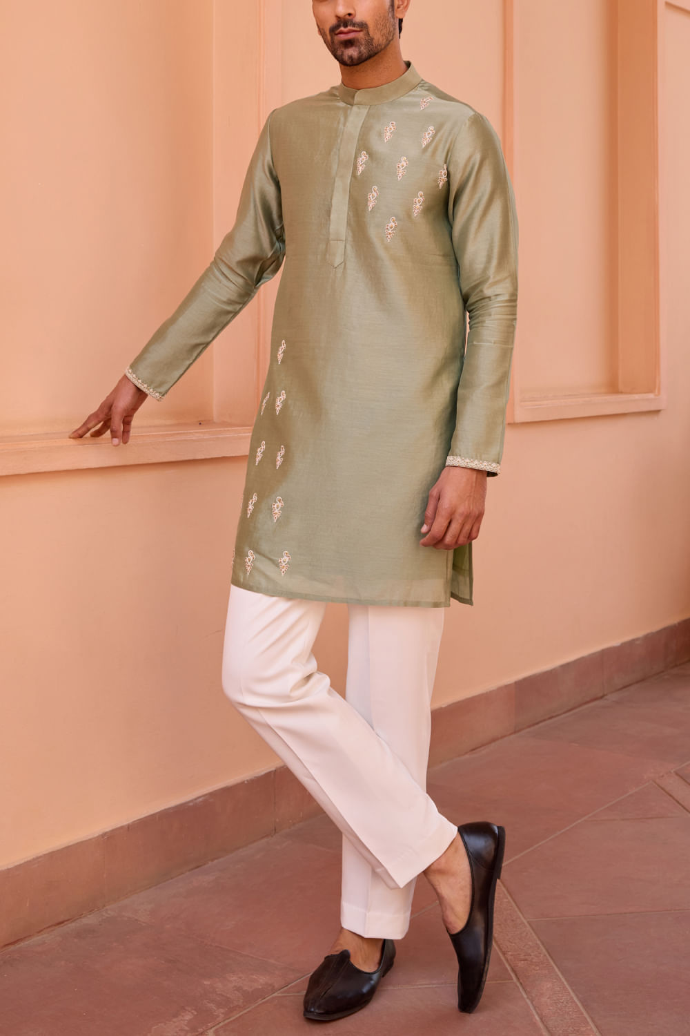 Buy Sage green embroidery kurta set by Isha Gupta Tayal at Aashni and Co