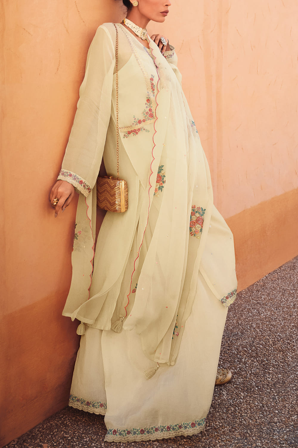 Buy Off-white embroidered kurta set by Label Varsha at Aashni and Co