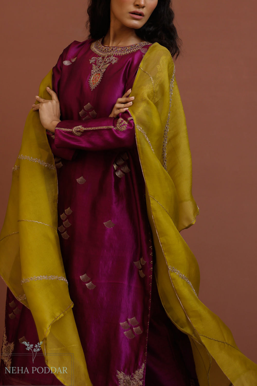 Buy Purple dori embellished kurta set by Neha Poddar at Aashni and Co