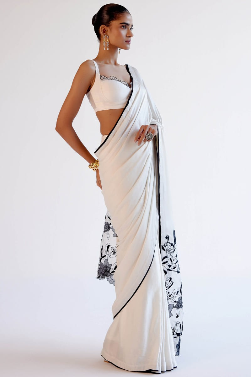 Buy Ivory dori embroidered sari set by Devnaagri at Aashni and Co