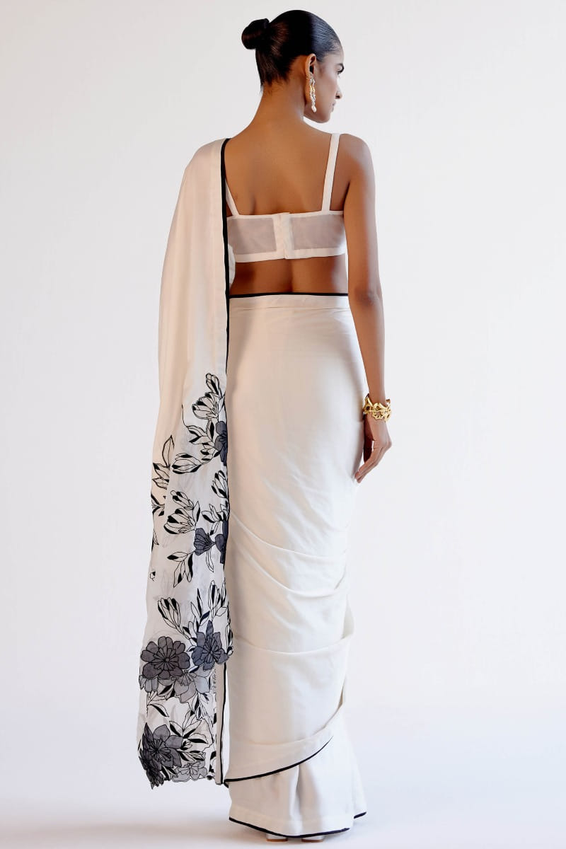 Buy Ivory dori embroidered sari set by Devnaagri at Aashni and Co