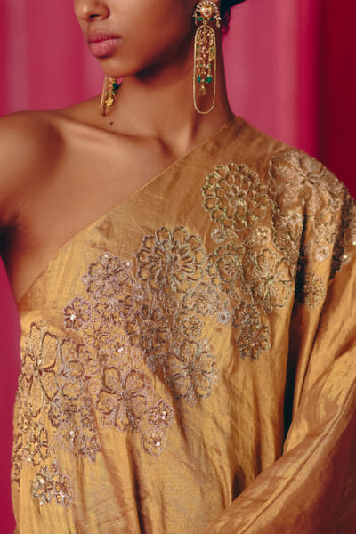 Buy Mrunalini Rao Latest Designer Lehengas, Sarees, Kurtas, Sherwani