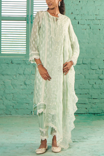 Buy Mulmul Ethnic Womenswear and Kidswear Online | Aashni & Co